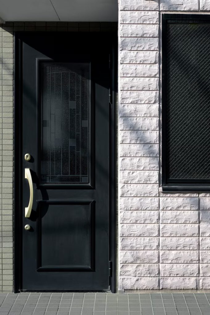 Carbon Crystal Doors: Modern Interior Design Innovation